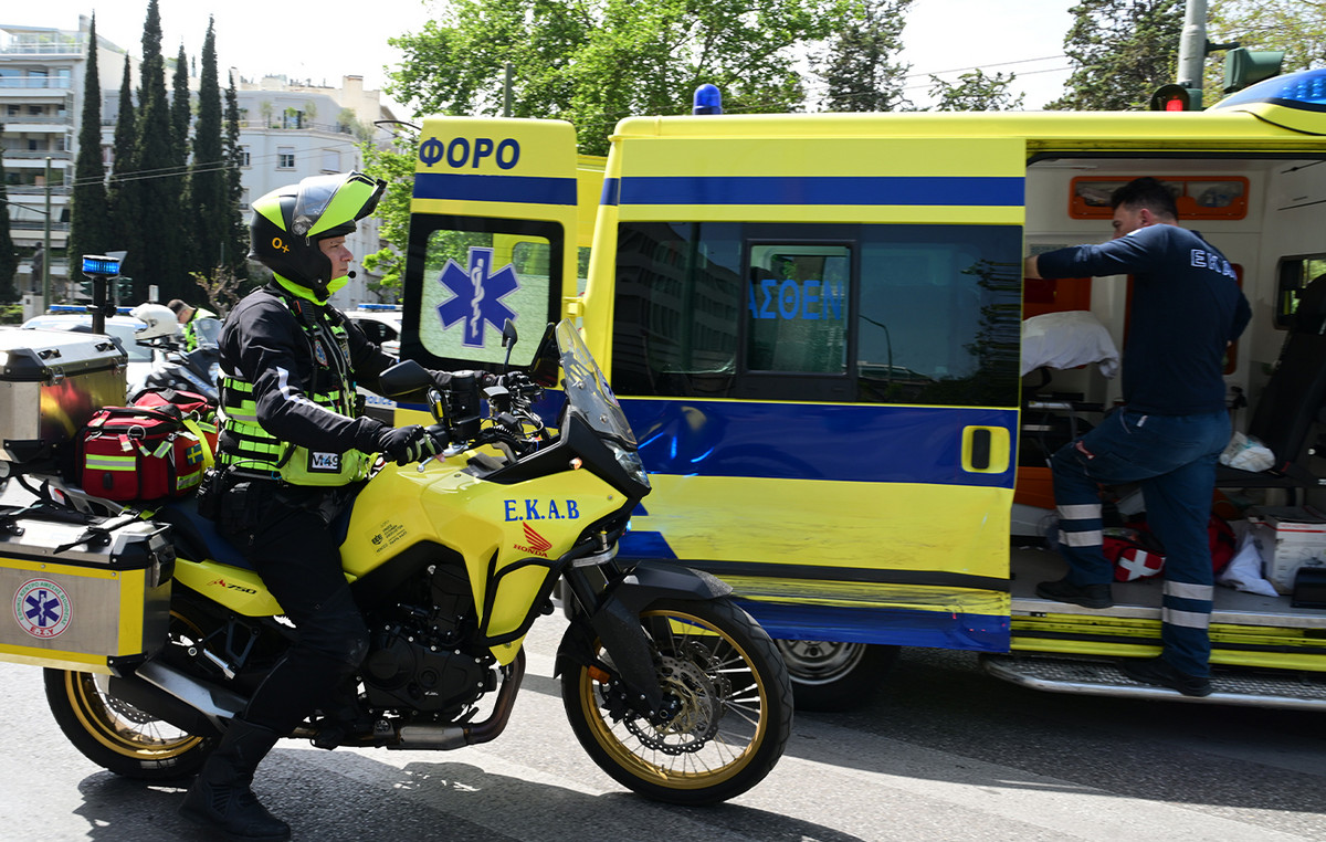 Ο 27χρονος «καρφώθηκε» με τη μοτοσικλέτα στην πίσω πλευρά του τρόλεϊ ...