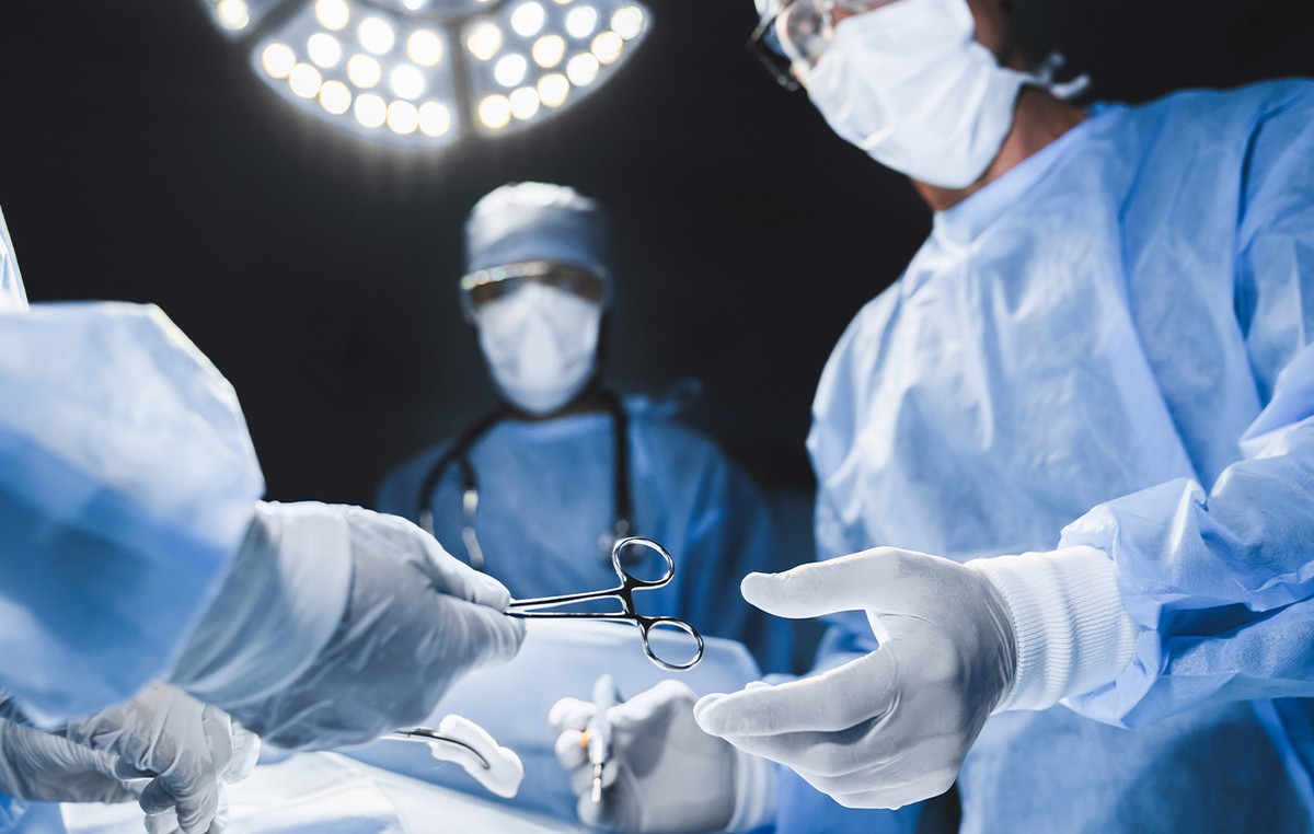 'I panicked': Plastic surgeon describes the last moments of mother ...