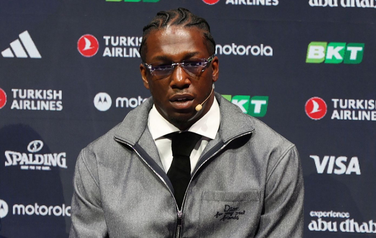 O υπέροχος κύριος Κέντρικ Ναν: Με Dior X Hylton tailored γκρι σύνολο στο Final Four - Newsbeast