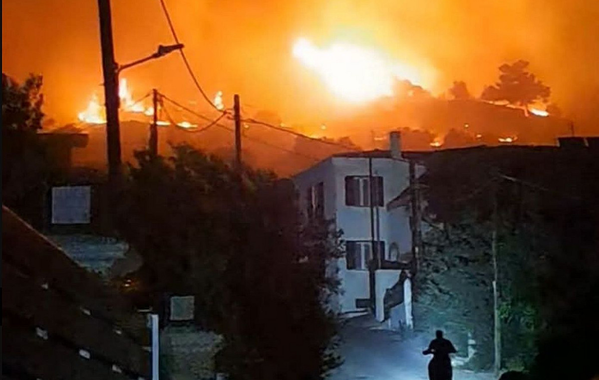 Σε πύρινο κλοιό η Χίος, αναμένεται δύσκολη νύχτα στο νησί – Πολλές ...