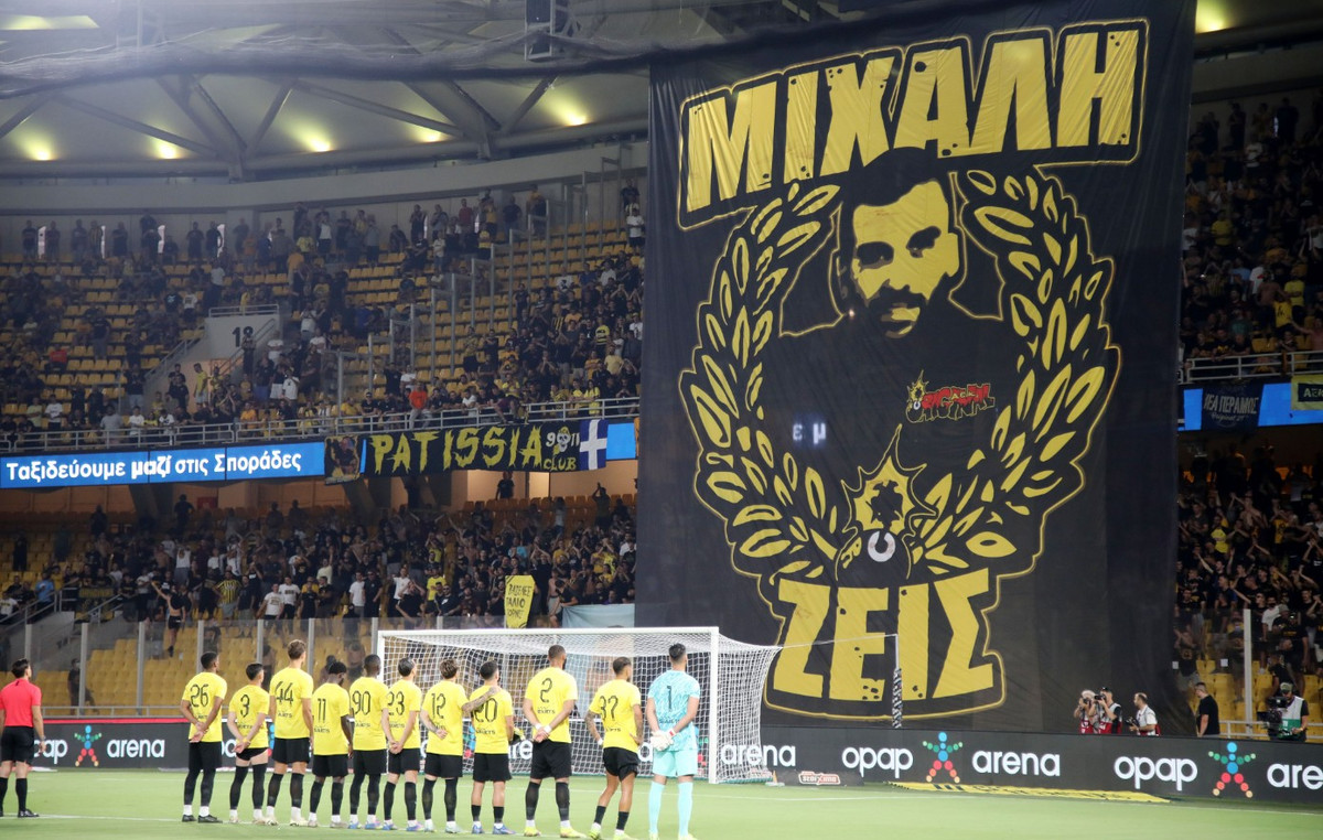 Συγκίνηση πριν το ΑΕΚ – Ομόνοια: Τίμησαν τη μνήμη του Μιχάλη Κατσούρη ...