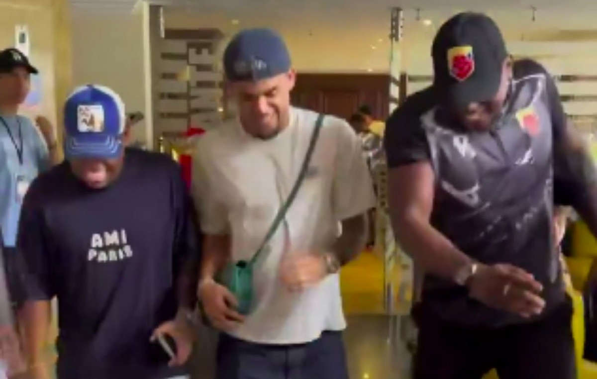 Λίβερπουλ: Έξαλλοι οι οπαδοί με τον Λουίς Ντίας – Γελάει και χορεύει ...