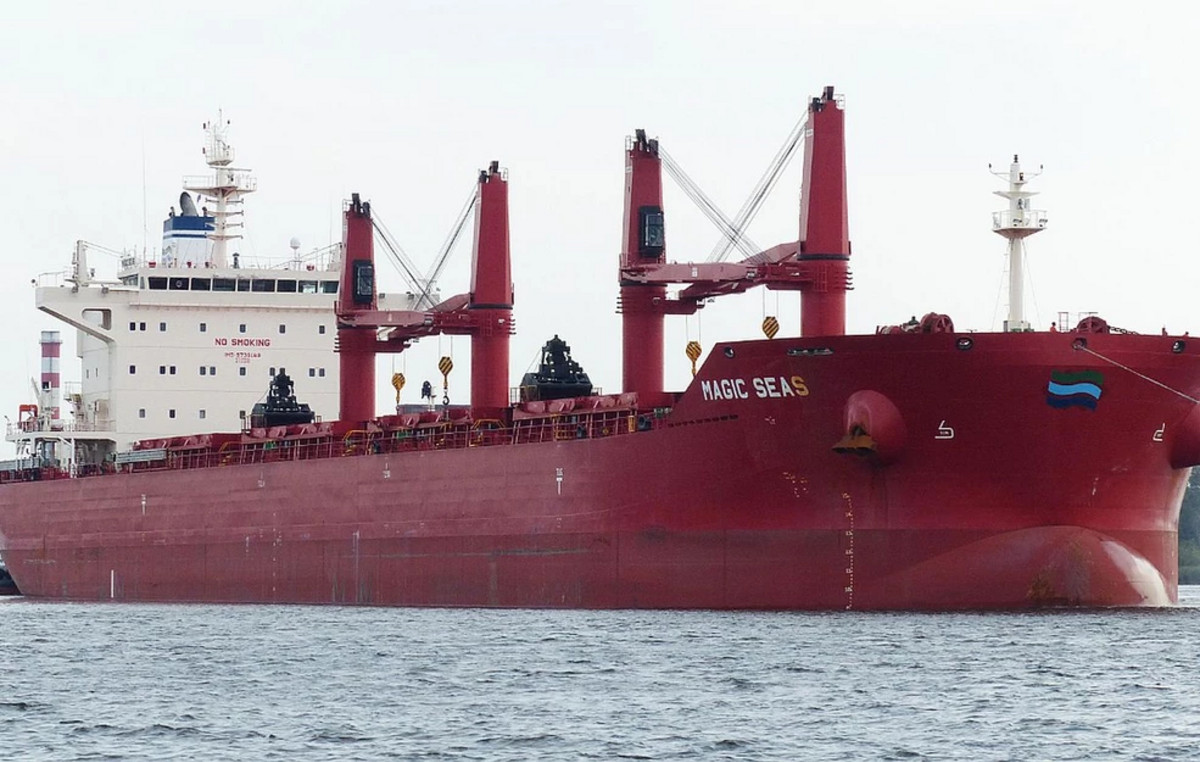 Video from the time of Houthi's attack on Greek -owned Magic Seas ...