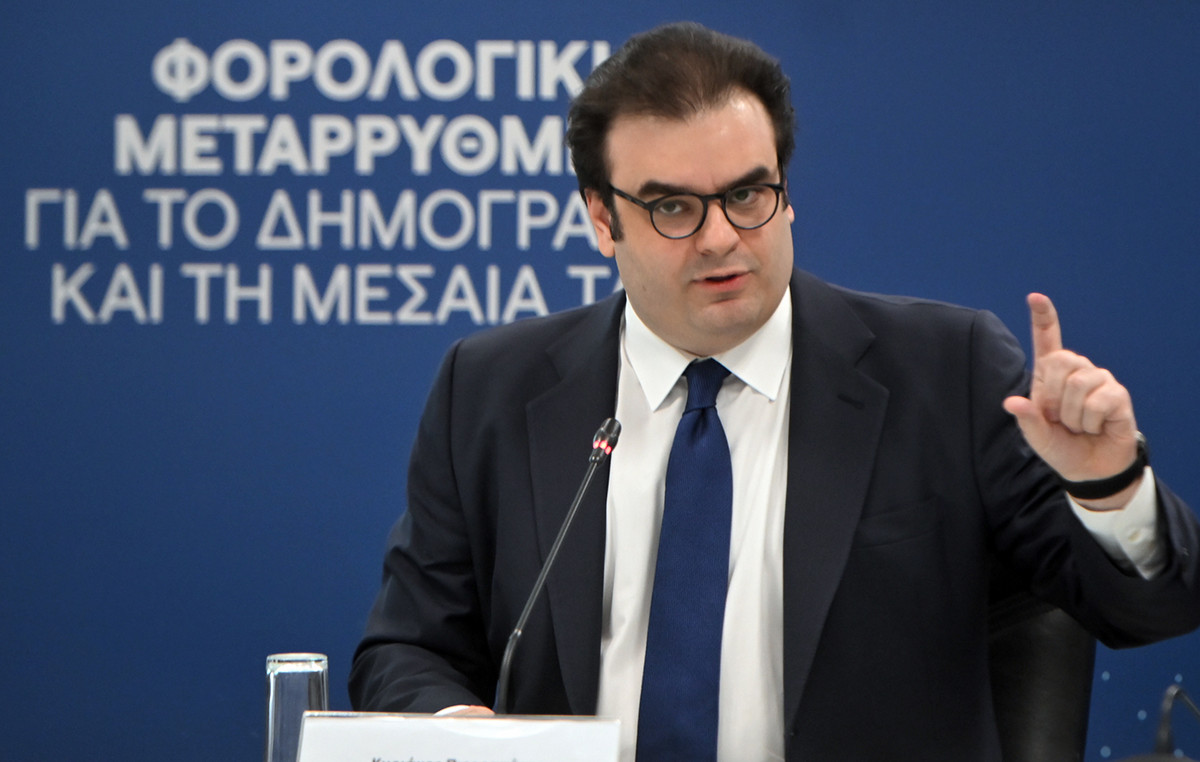 Από Οκτώβριο αυξήσεις έως 200 ευρώ στους ενστόλους – Σε στρατό ...