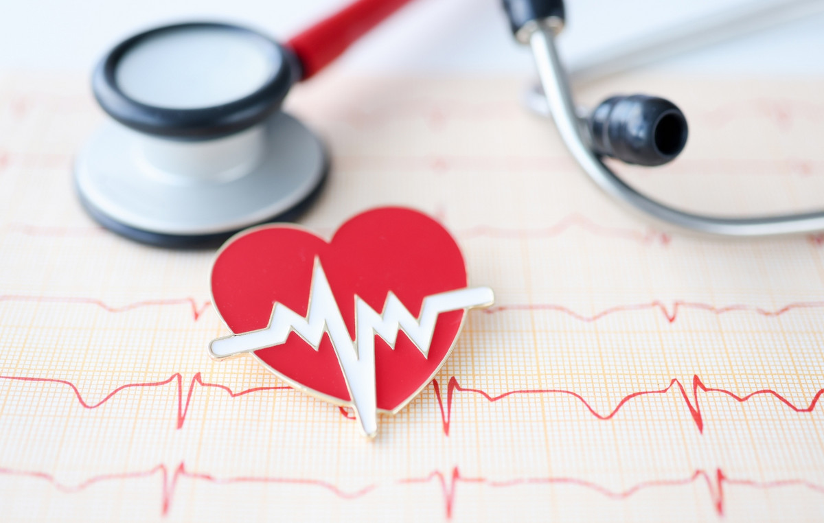 Ένας κορυφαίος καρδιολόγος προειδοποιεί: Αυτά είναι τα 4 σημάδια που ...