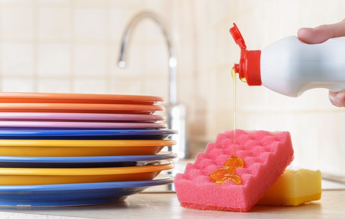 Τα πιο συχνά λάθη που γίνονται με το υγρό πιάτων και πού δεν πρέπει να ...