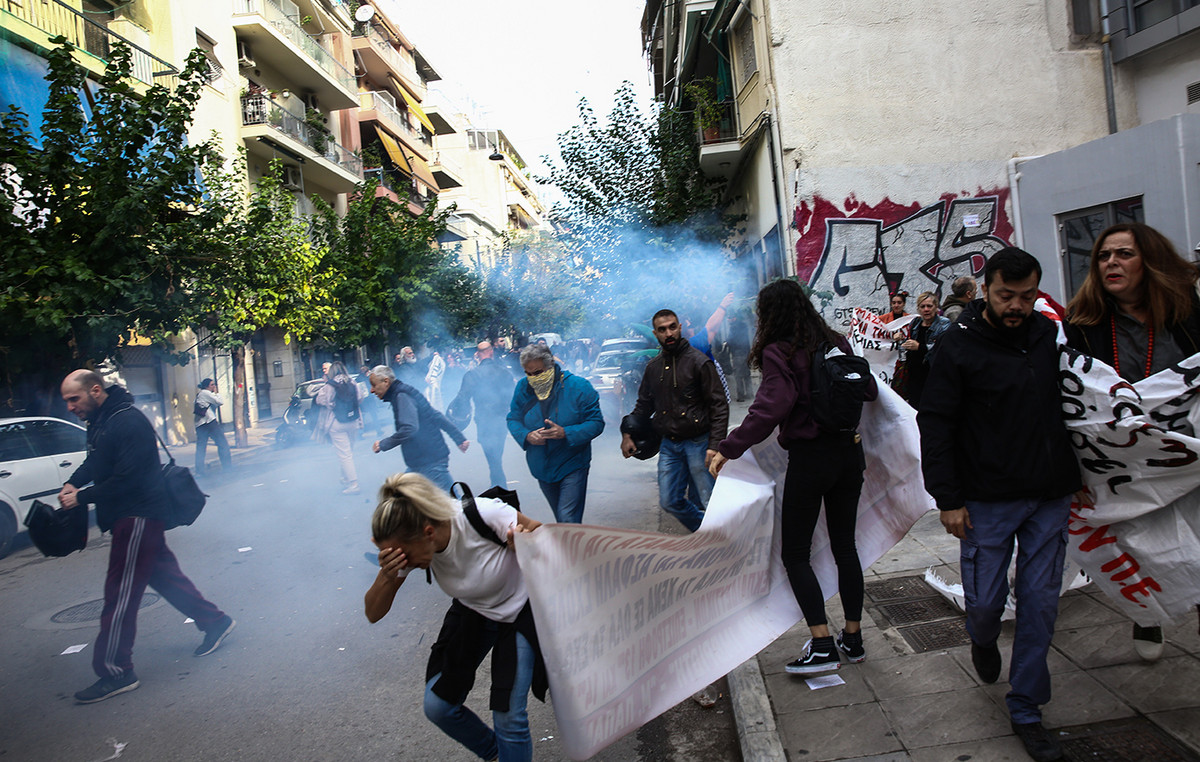 Φάμελλος: Τα ΜΑΤ των Μητσοτάκη και Χρυσοχοΐδη έπνιξαν στα δακρυγόνα ...