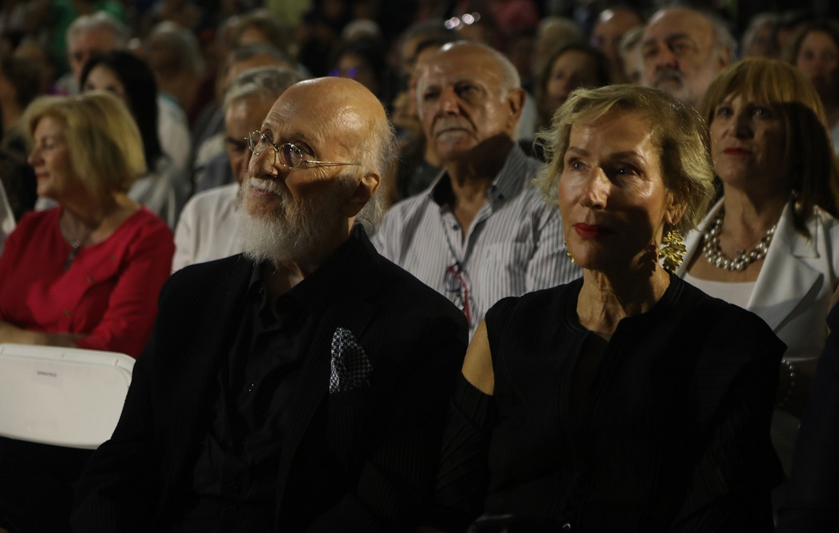 «Η Άσπα είναι η γυναίκα της ζωής μου» – Η τρυφερή εξομολόγηση του Διονύση Σαββόπουλου για την ...