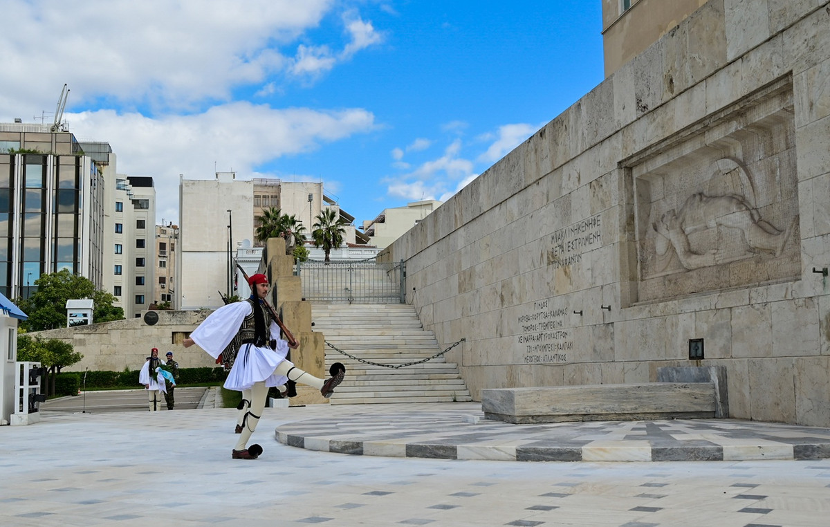 Το κουβάρι των ευθυνών για το Μνημείο του Αγνώστου Στρατιώτη: Κανείς ...