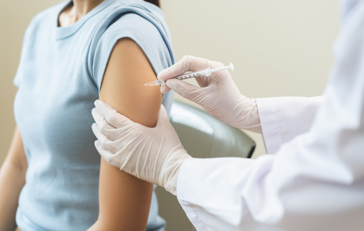 Εμβόλιο γρίπης: Τι να φάτε πριν και μετά για να αποφύγετε τις ...