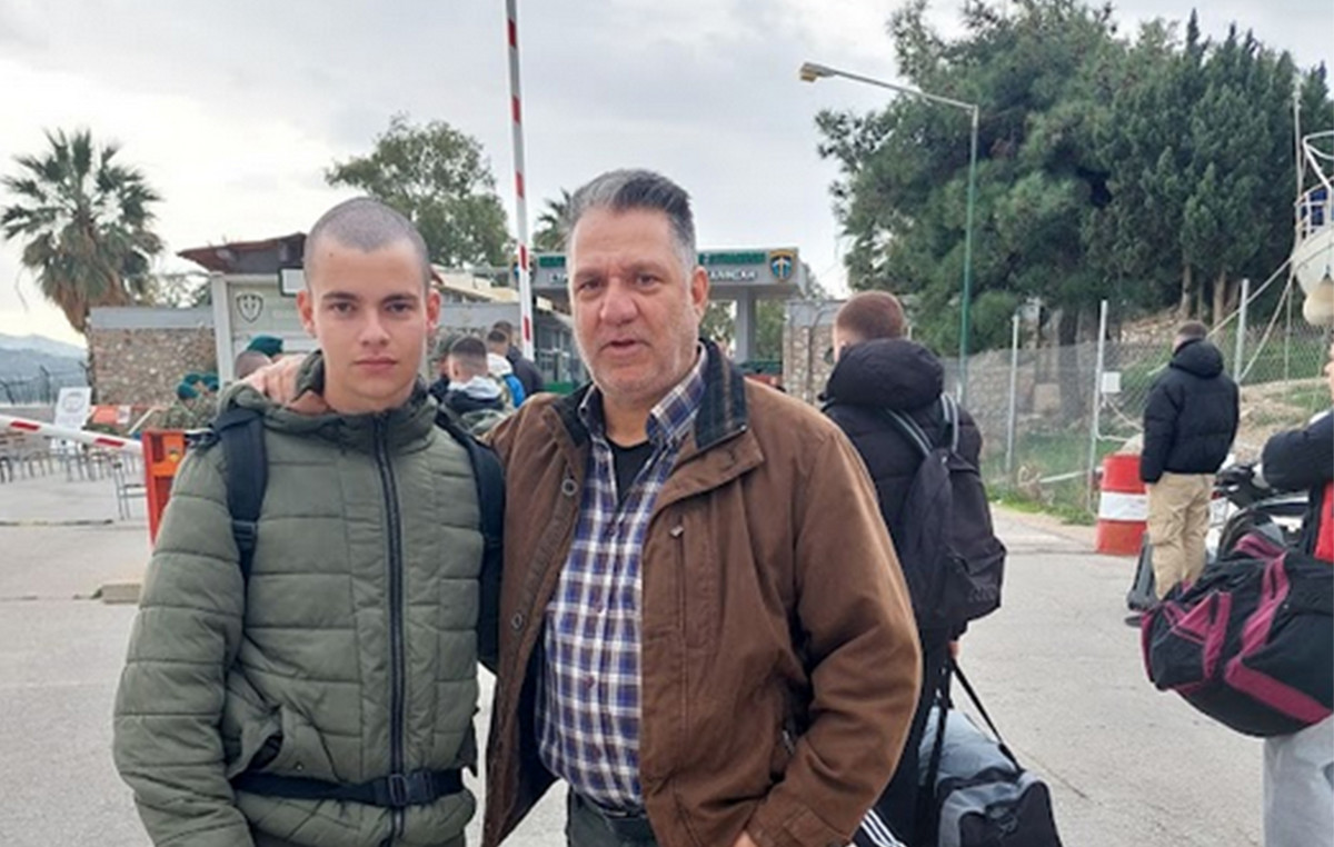 Συγκλονίζει ο πατέρας του 19χρονου οπλίτη: «Πάω να τον φέρω στην κούτα ...