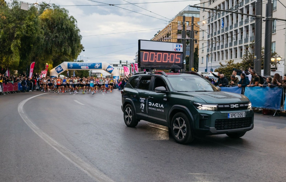 Η Dacia τερμάτισε… τον 42ο Αυθεντικό Μαραθώνιο της Αθήνας - Newsbeast