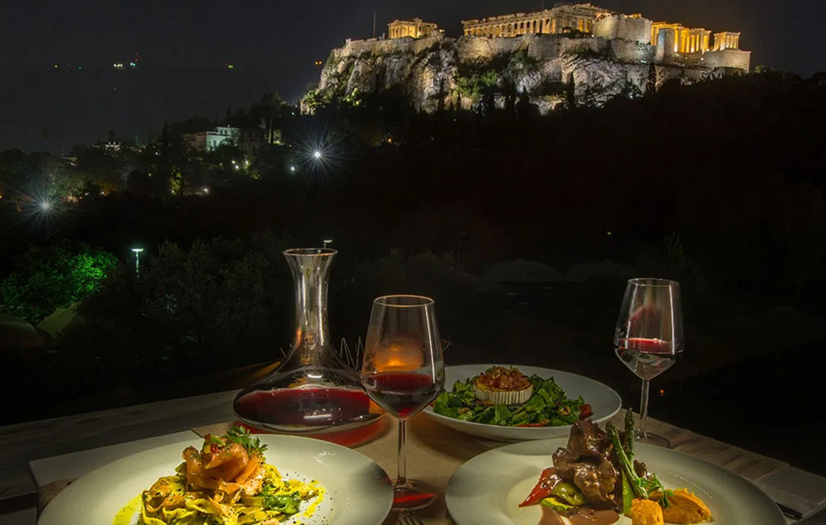 Στο Hill Athens σάς περιμένει σε μια βραδιά που θα θυμάστε για καιρό ...