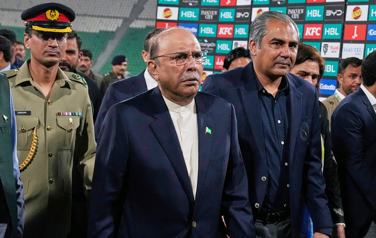 Pakistan Parliament Grants Lifetime Immunity to Country's President and ...