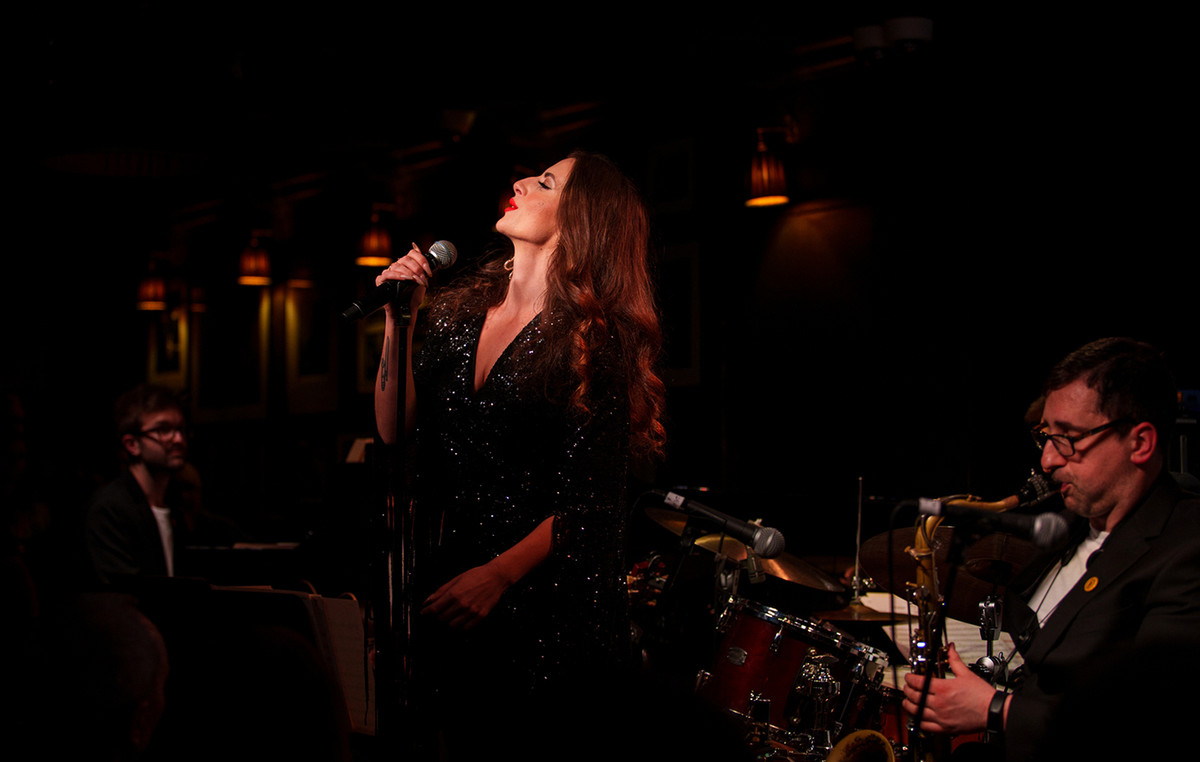 Τα πιο jazz Χριστούγεννα και Πρωτοχρονιά με Emma Smith και Jive Aces ...