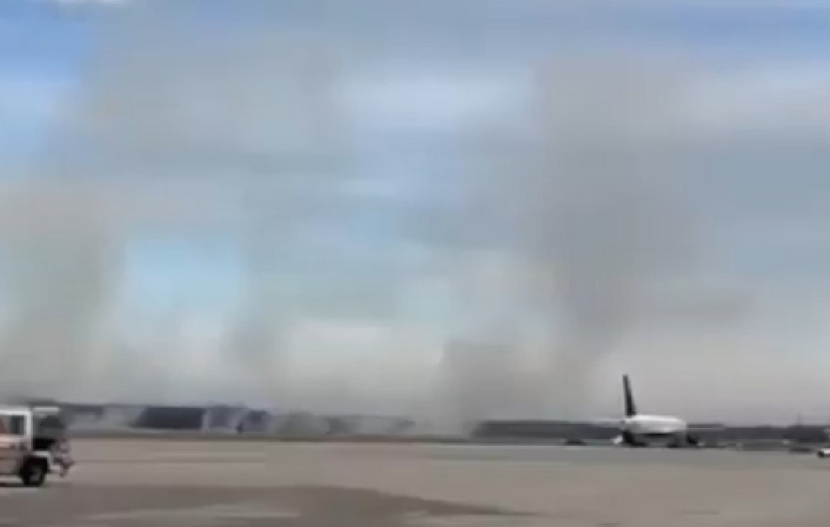 USA: Forced landing for Boeing of United Airlines - The aircraft's ...