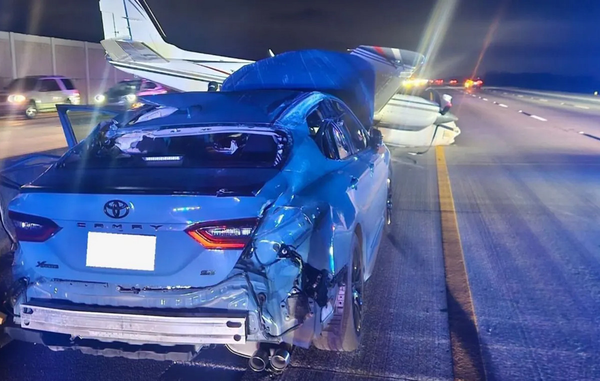 Incredible incident in Florida: Airplane "landed" on a moving car ...