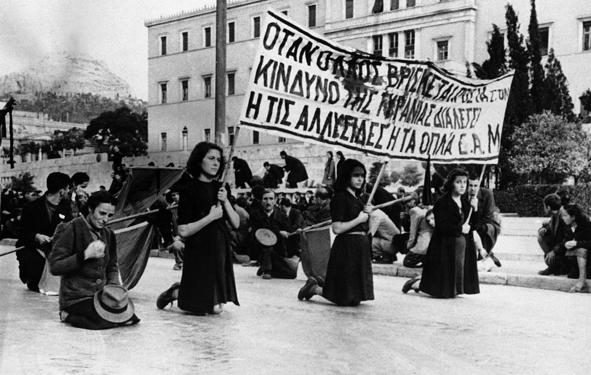 Σαν σήμερα 3 Δεκεμβρίου: Ξεσπούν τα «Δεκεμβριανά» – Η σφαγή στο ...