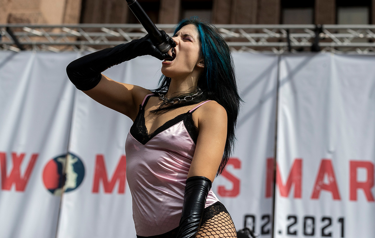 Russian feminist punk band 'Pussy Riot' is now considered an extremist ...