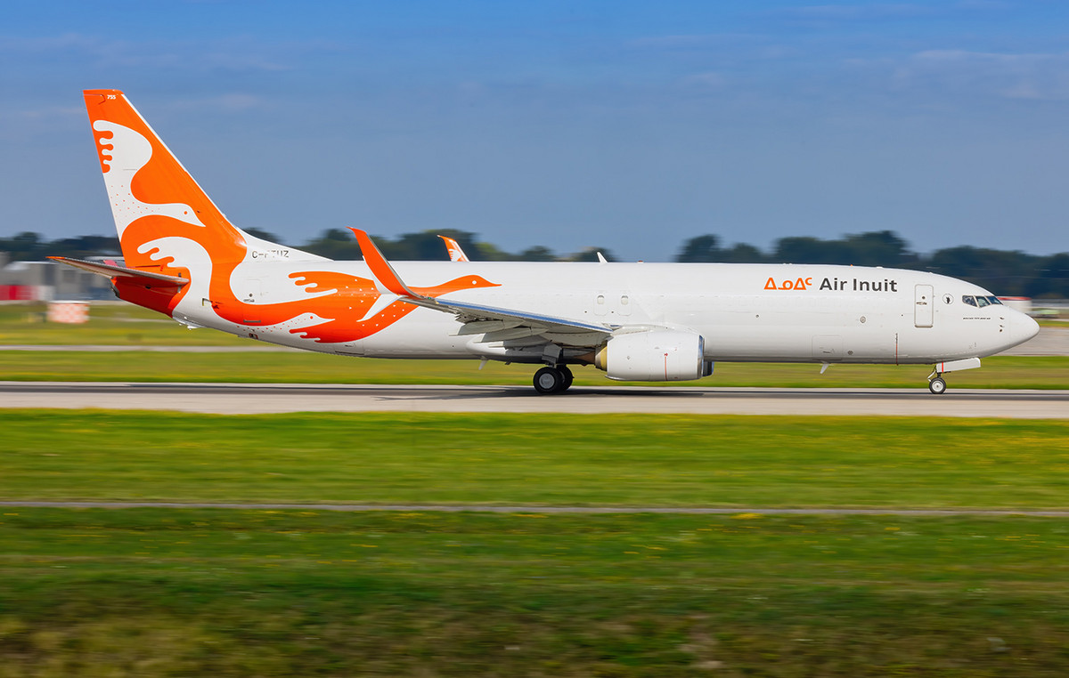 Boeing 737-800NG Combi: Το υβριδικό αεροσκάφος που αλλάζει τις ...