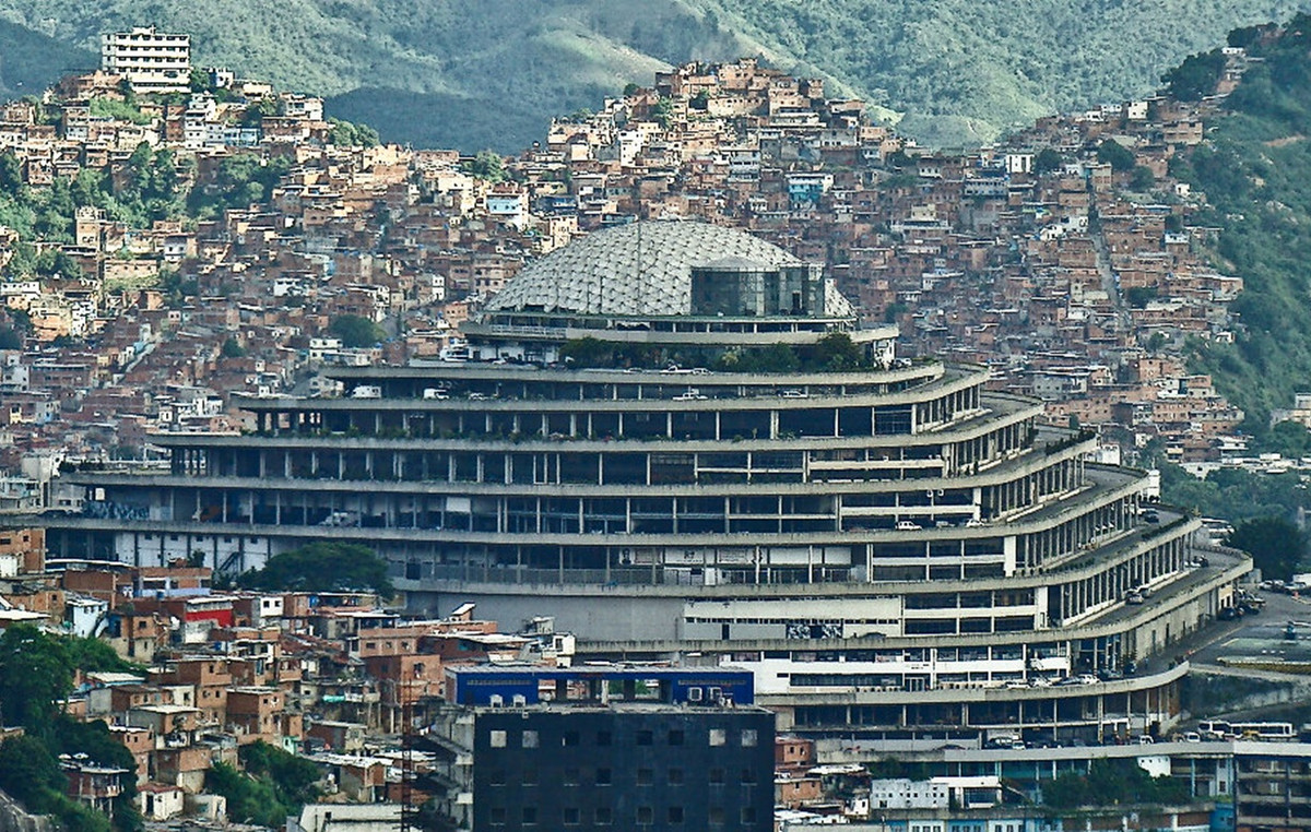 "El Helicoide" in Venezuela: From a futuristic mall to a symbol of ...