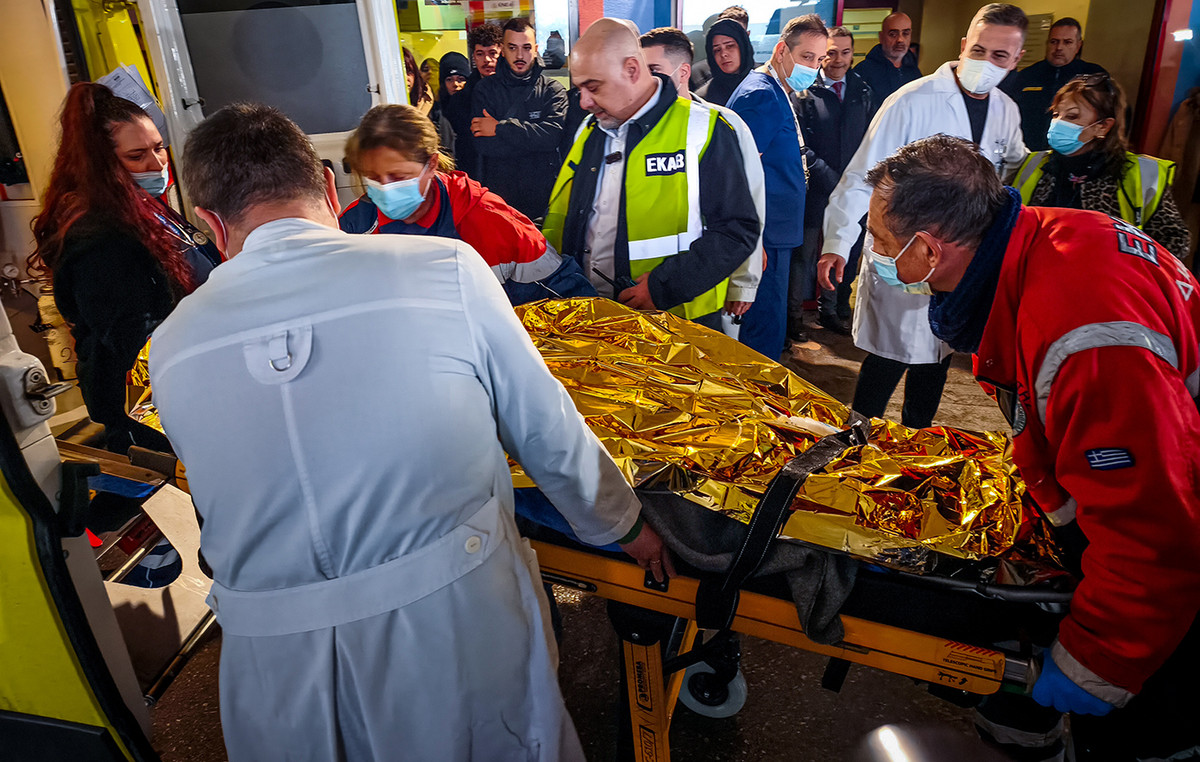 Στο νοσοκομείο Παπαγεωργίου οι δύο τραυματίες φίλαθλοι του ΠΑΟΚ ...