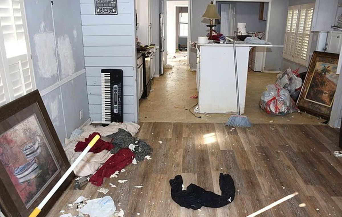 'Parents' Abandoned Underage Girl in Dirty RV, With 7 Dogs and Moved to ...