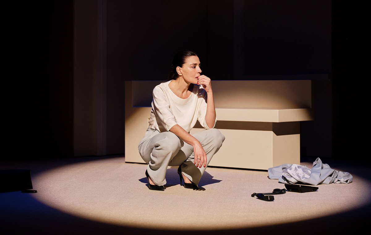 «Το Ακρωτήρι»: Η καθηλωτική Μαρία Ναυπλιώτου ετοιμάζεται να συναντήσει ...