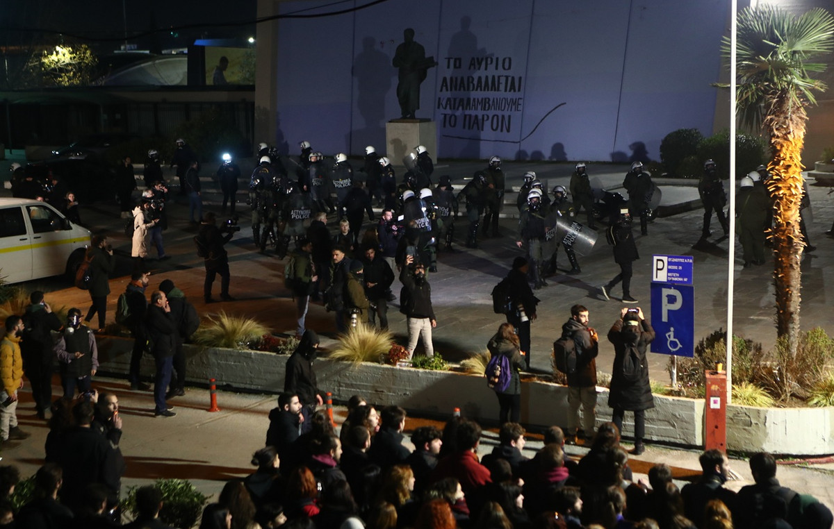 Εκπνέει το τελεσίγραφο των 48 ωρών που έδωσε το υπουργείο Παιδείας για ...