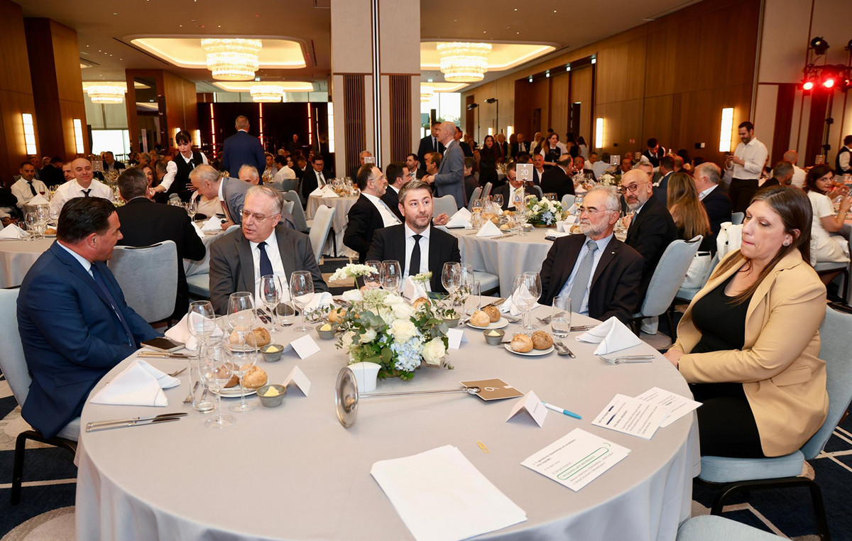 Μία φωτογραφία γεμάτη αμηχανία: Γεωργιάδης, Ανδρουλάκης και ...
