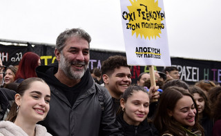 Στην πορεία των ηθοποιών έξω από το υπουργείο Παιδείας ο Βασίλης ...