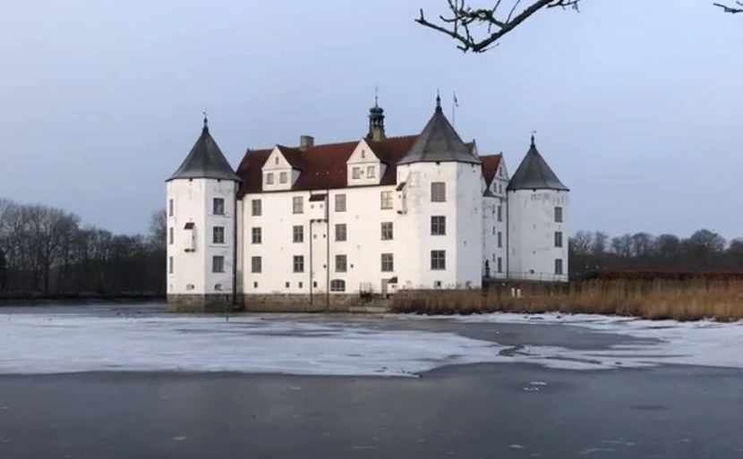 Τέως βασιλιάς Κωνσταντίνος: Πού βρίσκεται το Γκλύξμπουργκ; Η ιστορία του ανακτόρου του βασιλικού ...