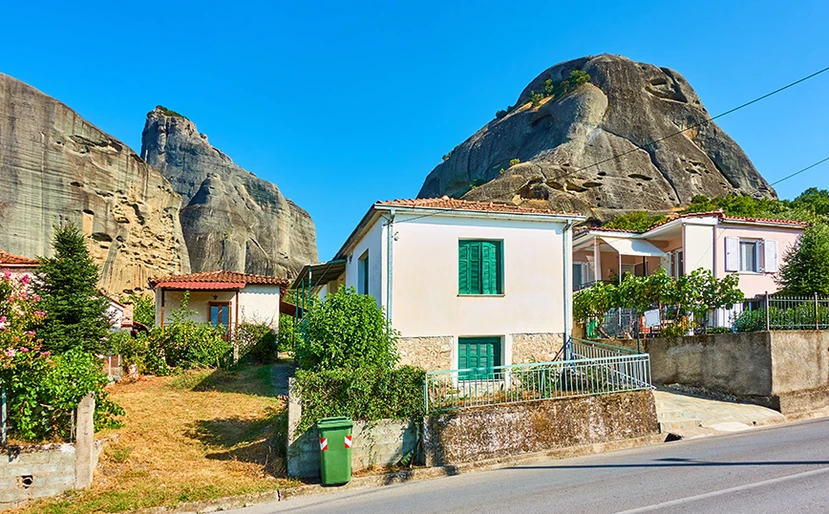 GRVisit | Καστράκι: Το γραφικό χωριό που απολαμβάνει τα Μετέωρα σε όλο ...